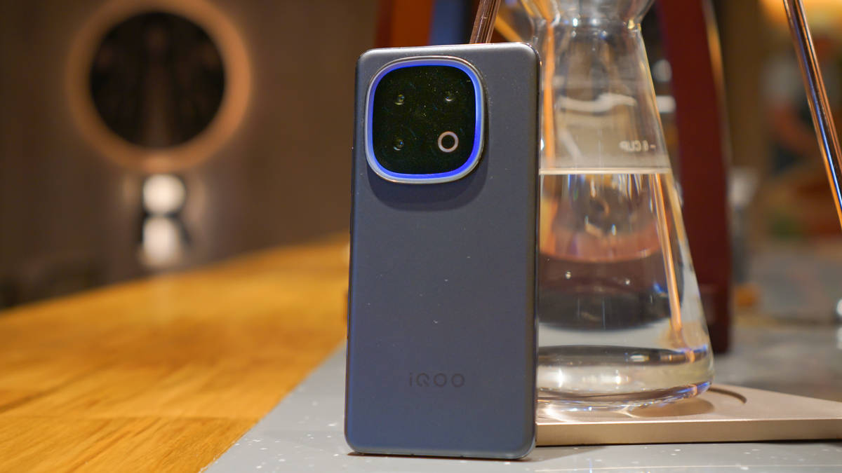 Kesan Pertama Menggenggam iQoo 13, HP Snapdragon 8 Elite Pertama di ...