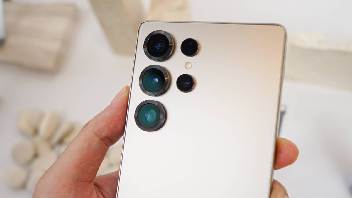 THR Sudah Cair? Saatnya Tengok Deretan HP Flagship Terbaik di 2025 Ini ...