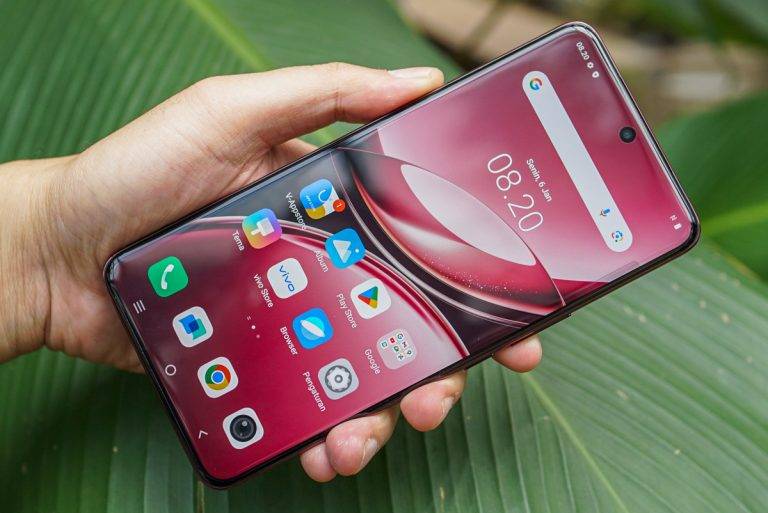 Unboxing dan Hands-on Vivo V50, Merah Menawan dengan Warna Harmony Red ...