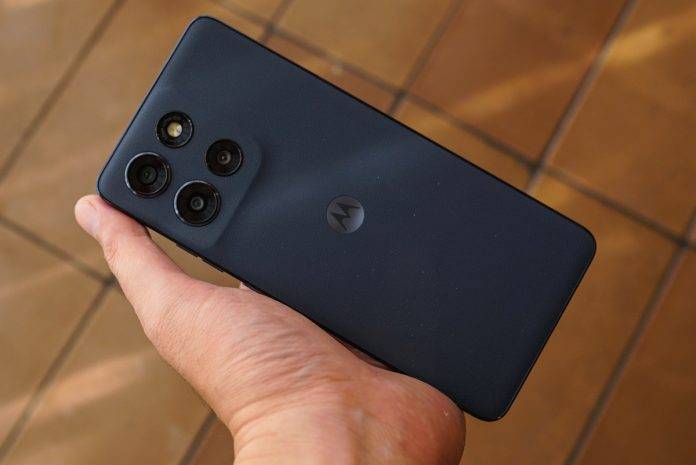 Motorola G86 Power vs Realme 14 5G, Mana Smartphone Rp 4 Jutaan Terbaik ...