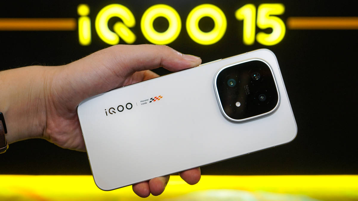 Menggenggam iQoo 15, HP Snapdragon 8 Elite Gen 5 Pertama di RI ...