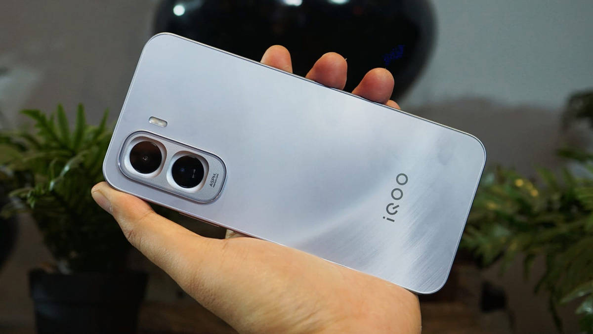 iQoo Z11 Resmi, Cetak Rekor Baterai HP Terbesar di Indonesia ...