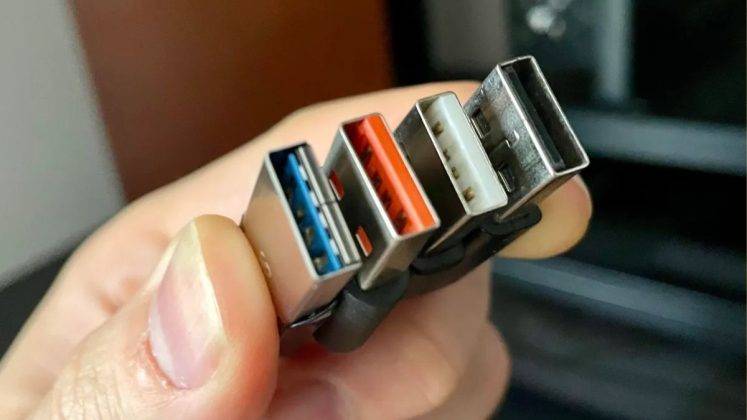 USB पोर्ट्स के रंग अलग-अलग क्यों होते हैं, जानें हर कलर का मतलब?