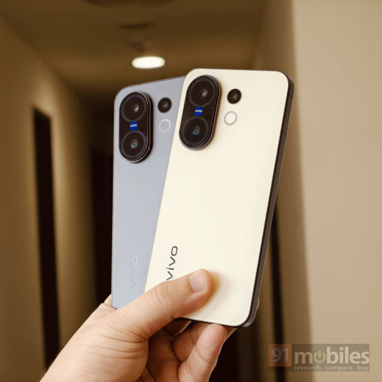 2025 made compact phones cool again, and Apple and Vivo took the lead ...