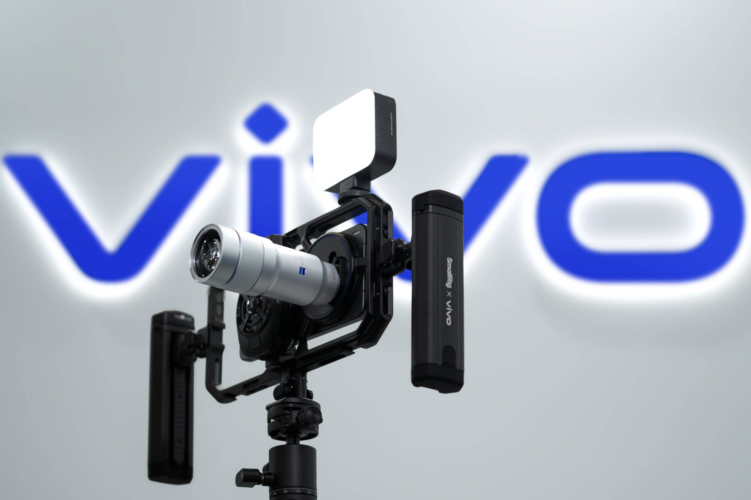 Vivo X300 Ultra showcased at MWC with 400mm Zeiss Telephoto Extender Kit