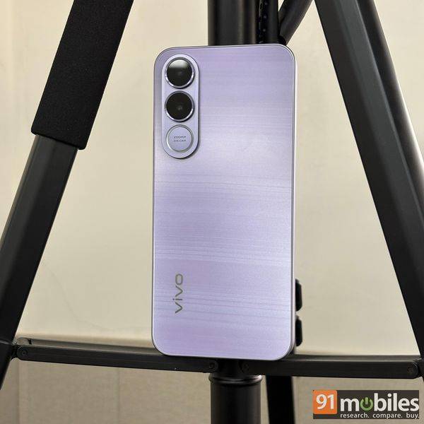 Vivo V70 FE first impressions: the first ‘fashion edition’ phone ...