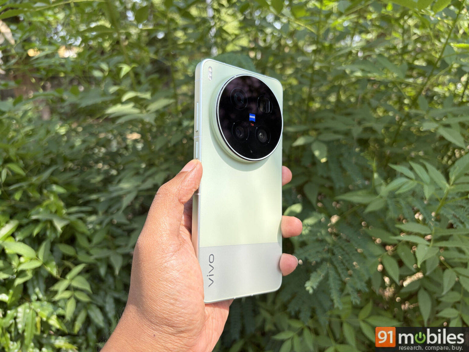 Vivo X300 Ultra launched in India with triple ZEISS cameras, Snapdragon ...